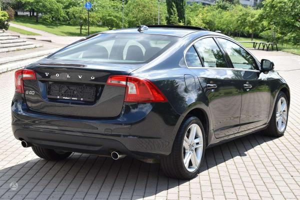 Grey Volvo S60 2011 in Vilnius, with an engine capacity of 2.40 L and mileage of 313 thousand km for 5900 €, photo 4 on AUTOMOTO.COM.LV