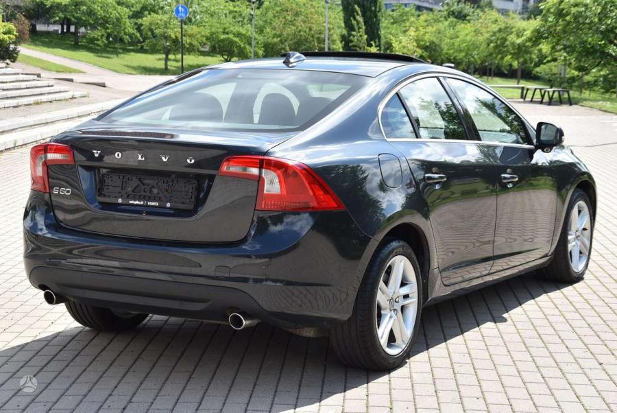Grey Volvo S60 2011 in Vilnius, with an engine capacity of 2.40 L and mileage of 313 thousand km for 5900 €, photo 5 on AUTOMOTO.COM.LV