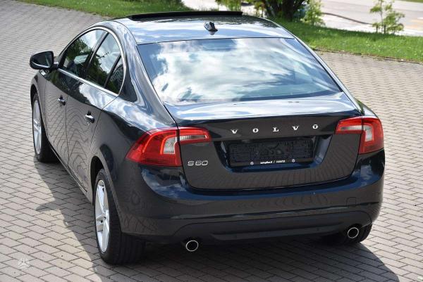Grey Volvo S60 2011 in Vilnius, with an engine capacity of 2.40 L and mileage of 313 thousand km for 5900 €, photo 8 on AUTOMOTO.COM.LV