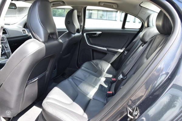 Grey Volvo S60 2011 in Vilnius, with an engine capacity of 2.40 L and mileage of 313 thousand km for 5900 €, photo 9 on AUTOMOTO.COM.LV