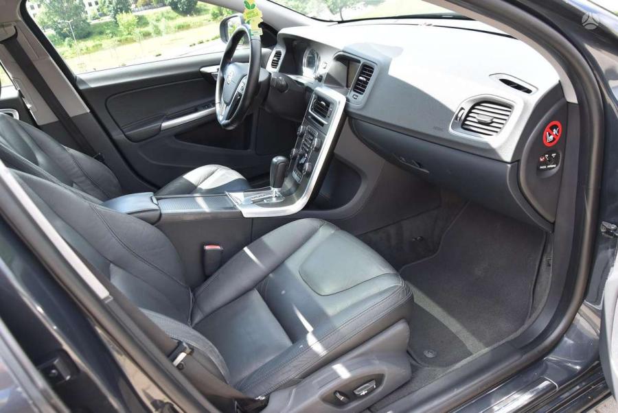 Grey Volvo S60 2011 in Vilnius, with an engine capacity of 2.40 L and mileage of 313 thousand km for 5900 €, photo 11 on AUTOMOTO.COM.LV