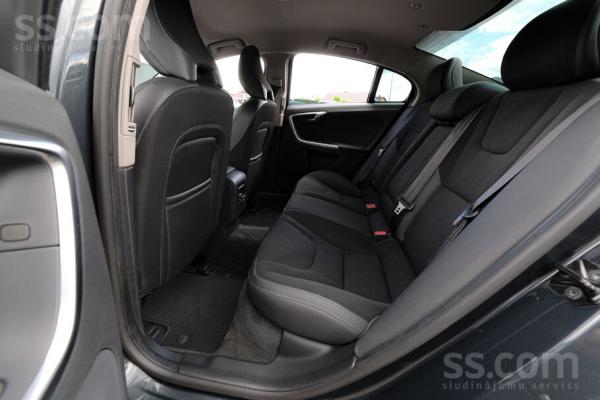 Pelēks Volvo S60 2011 Jelgava, ar dzinēja tilpumu 2.00 L un nobraukumu 0 tūkst. km par 6750 €, foto 9 vietnē AUTOMOTO.COM.LV
