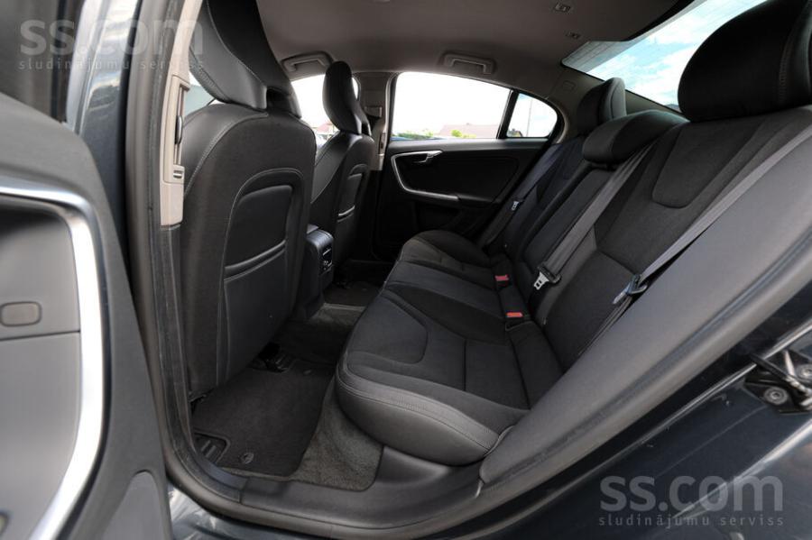 Pelēks Volvo S60 2011 Jelgava, ar dzinēja tilpumu 2.00 L un nobraukumu 0 tūkst. km par 6750 €, foto 10 vietnē AUTOMOTO.COM.LV