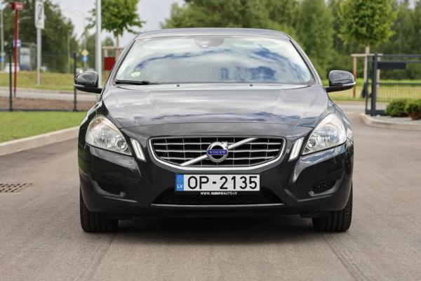 Pelēks Volvo S60 2011 Jelgava, ar dzinēja tilpumu 2.00 L un nobraukumu 223 tūkst. km par 6750 €, foto 2 vietnē AUTOMOTO.COM.LV