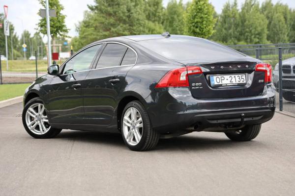Pelēks Volvo S60 2011 Jelgava, ar dzinēja tilpumu 2.00 L un nobraukumu 223 tūkst. km par 6750 €, foto 6 vietnē AUTOMOTO.COM.LV