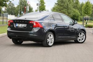 Pelēks Volvo S60 2011 Jelgava, ar dzinēja tilpumu 2.00 L un nobraukumu 223 tūkst. km par 6750 €, foto 5 vietnē AUTOMOTO.COM.LV