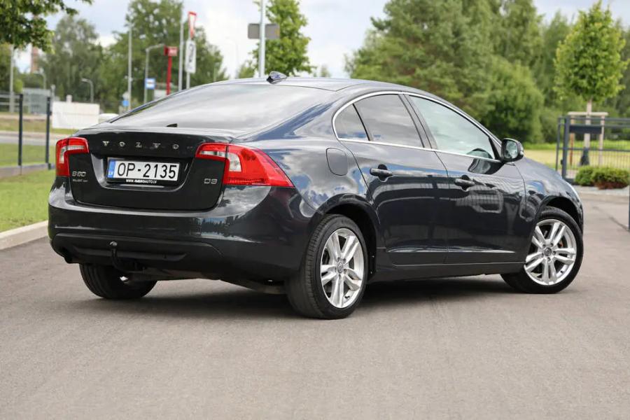Pelēks Volvo S60 2011 Jelgava, ar dzinēja tilpumu 2.00 L un nobraukumu 223 tūkst. km par 6750 €, foto 5 vietnē AUTOMOTO.COM.LV