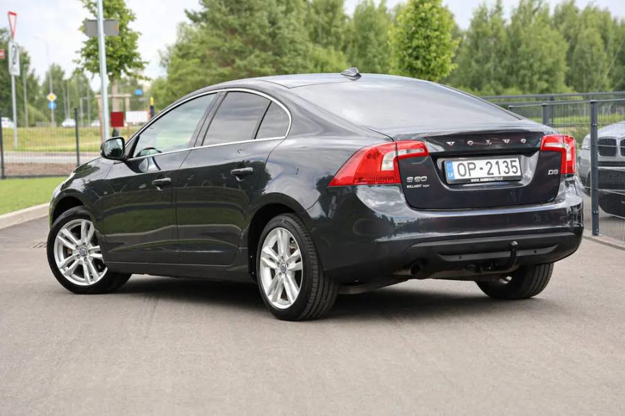 Pelēks Volvo S60 2011 Jelgava, ar dzinēja tilpumu 2.00 L un nobraukumu 223 tūkst. km par 6750 €, foto 7 vietnē AUTOMOTO.COM.LV