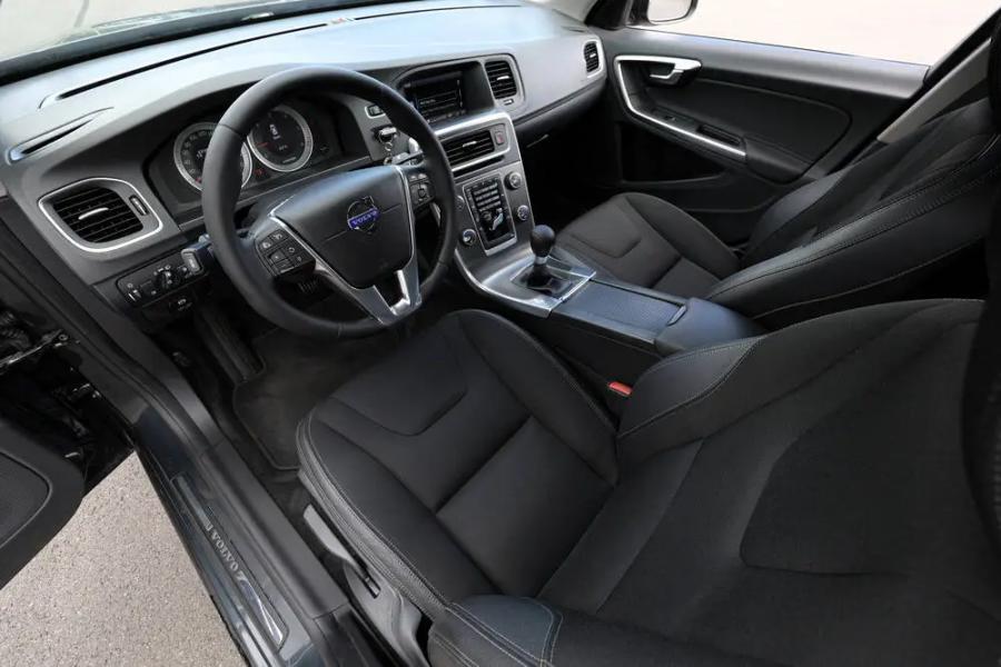 Pelēks Volvo S60 2011 Jelgava, ar dzinēja tilpumu 2.00 L un nobraukumu 223 tūkst. km par 6750 €, foto 9 vietnē AUTOMOTO.COM.LV