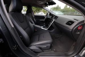 Pelēks Volvo S60 2011 Jelgava, ar dzinēja tilpumu 2.00 L un nobraukumu 223 tūkst. km par 6750 €, foto 12 vietnē AUTOMOTO.COM.LV