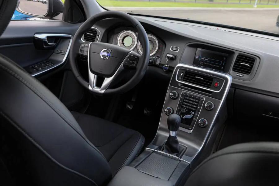 Pelēks Volvo S60 2011 Jelgava, ar dzinēja tilpumu 2.00 L un nobraukumu 223 tūkst. km par 6750 €, foto 13 vietnē AUTOMOTO.COM.LV