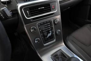 Pelēks Volvo S60 2011 Jelgava, ar dzinēja tilpumu 2.00 L un nobraukumu 223 tūkst. km par 6750 €, foto 16 vietnē AUTOMOTO.COM.LV