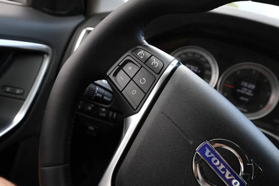Pelēks Volvo S60 2011 Jelgava, ar dzinēja tilpumu 2.00 L un nobraukumu 223 tūkst. km par 6750 €, foto 19 vietnē AUTOMOTO.COM.LV