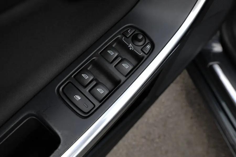 Pelēks Volvo S60 2011 Jelgava, ar dzinēja tilpumu 2.00 L un nobraukumu 223 tūkst. km par 6750 €, foto 21 vietnē AUTOMOTO.COM.LV