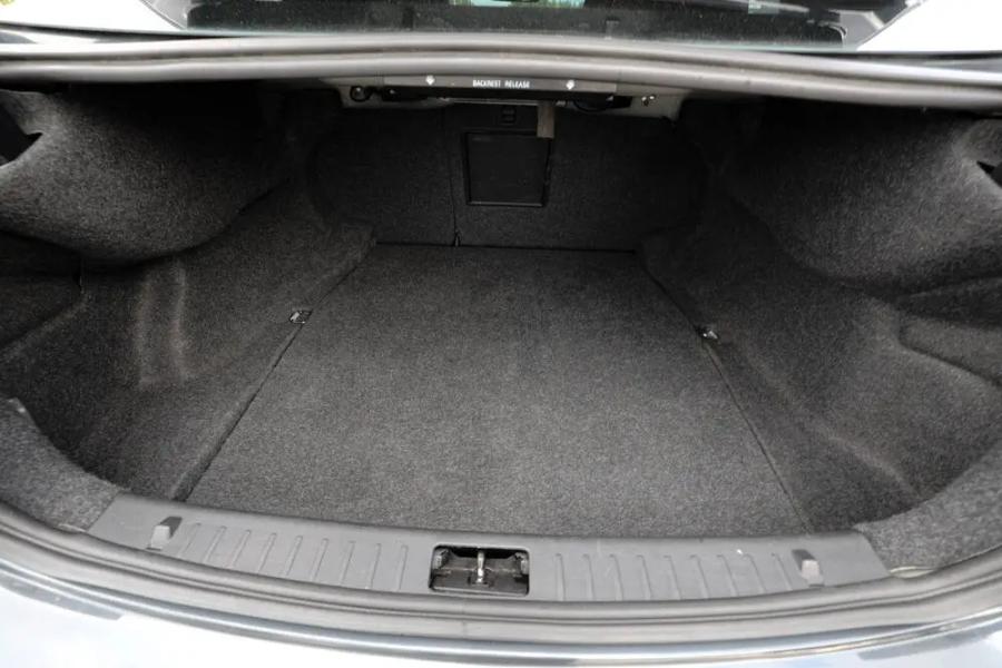 Pelēks Volvo S60 2011 Jelgava, ar dzinēja tilpumu 2.00 L un nobraukumu 223 tūkst. km par 6750 €, foto 22 vietnē AUTOMOTO.COM.LV