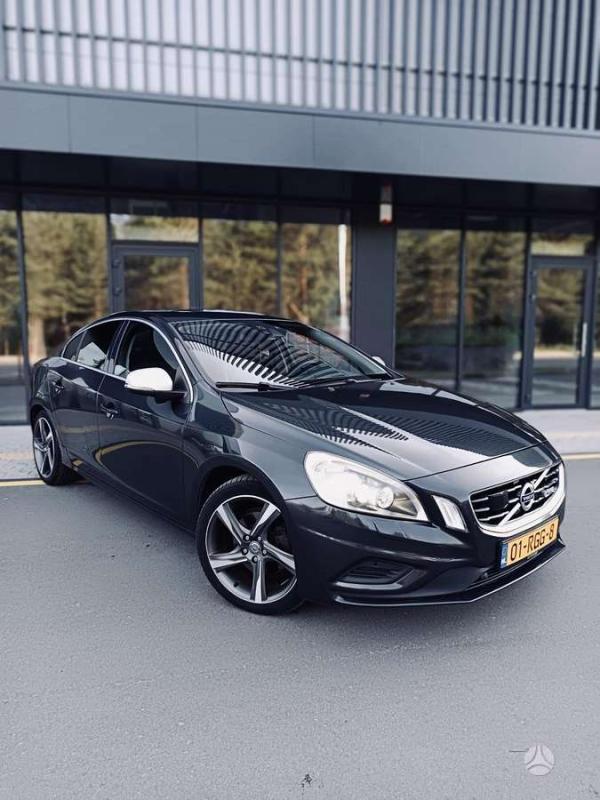 Pelēks Volvo S60 2011 Utena, ar dzinēja tilpumu 1.56 L un nobraukumu 286 tūkst. km par 8350 €, foto 2 vietnē AUTOMOTO.COM.LV