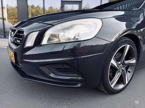 Pelēks Volvo S60 2011 Utena, ar dzinēja tilpumu 1.56 L un nobraukumu 286 tūkst. km par 8350 €, foto 6 vietnē AUTOMOTO.COM.LV