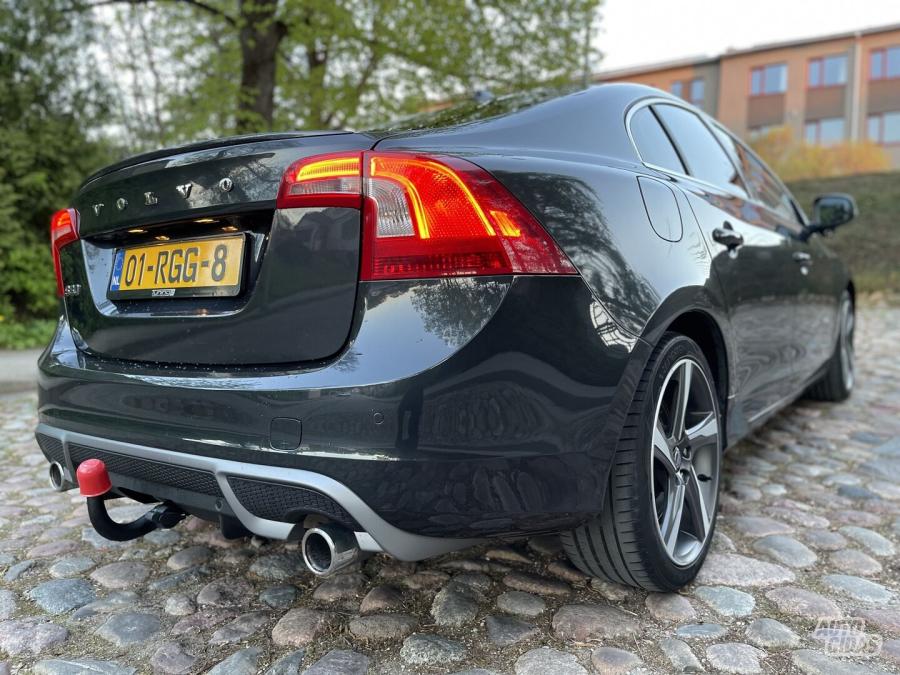 Grey Volvo S60 2011 in Utena, with an engine capacity of 1.60 L and mileage of 286 thousand km for 8350 €, photo 1 on AUTOMOTO.COM.LV