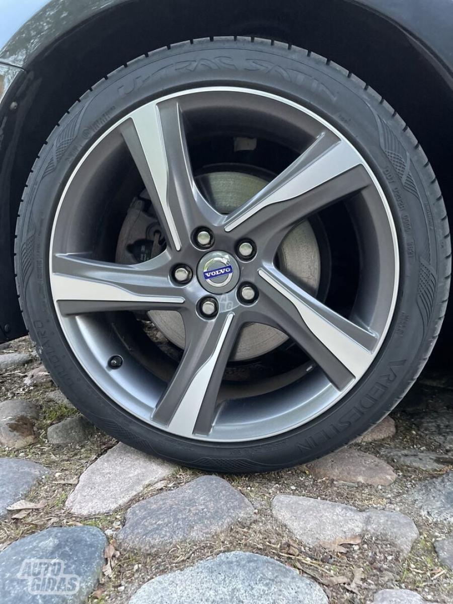 Grey Volvo S60 2011 in Utena, with an engine capacity of 1.60 L and mileage of 286 thousand km for 8350 €, photo 9 on AUTOMOTO.COM.LV