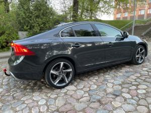 Grey Volvo S60 2011 in Utena, with an engine capacity of 1.60 L and mileage of 286 thousand km for 8350 €, photo 10 on AUTOMOTO.COM.LV