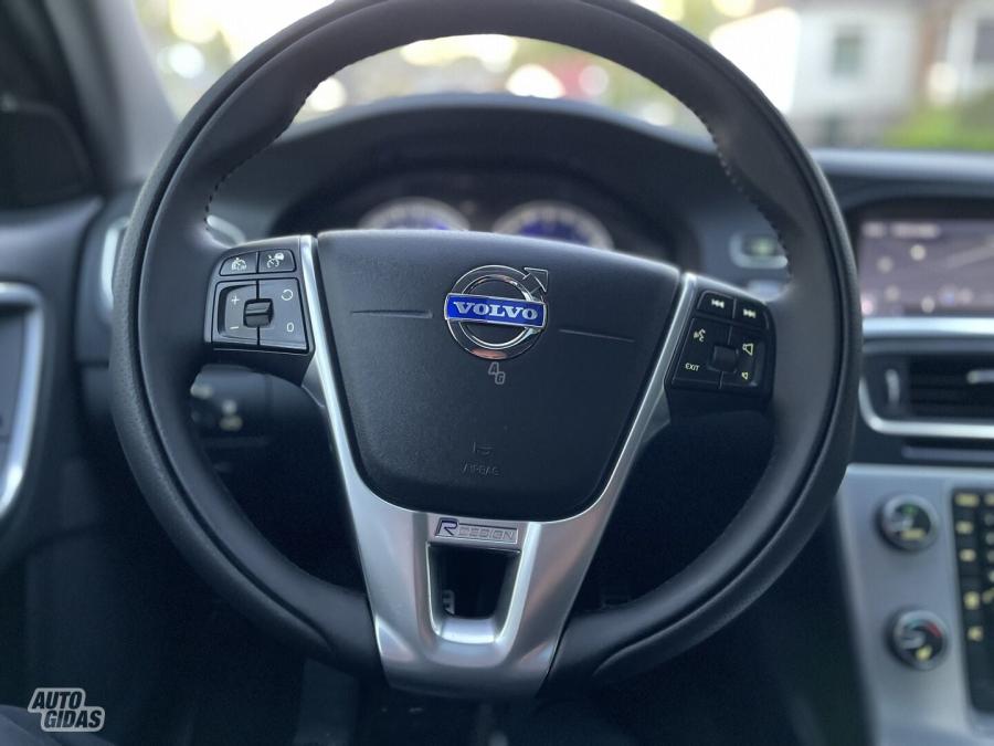 Grey Volvo S60 2011 in Utena, with an engine capacity of 1.60 L and mileage of 286 thousand km for 8350 €, photo 30 on AUTOMOTO.COM.LV