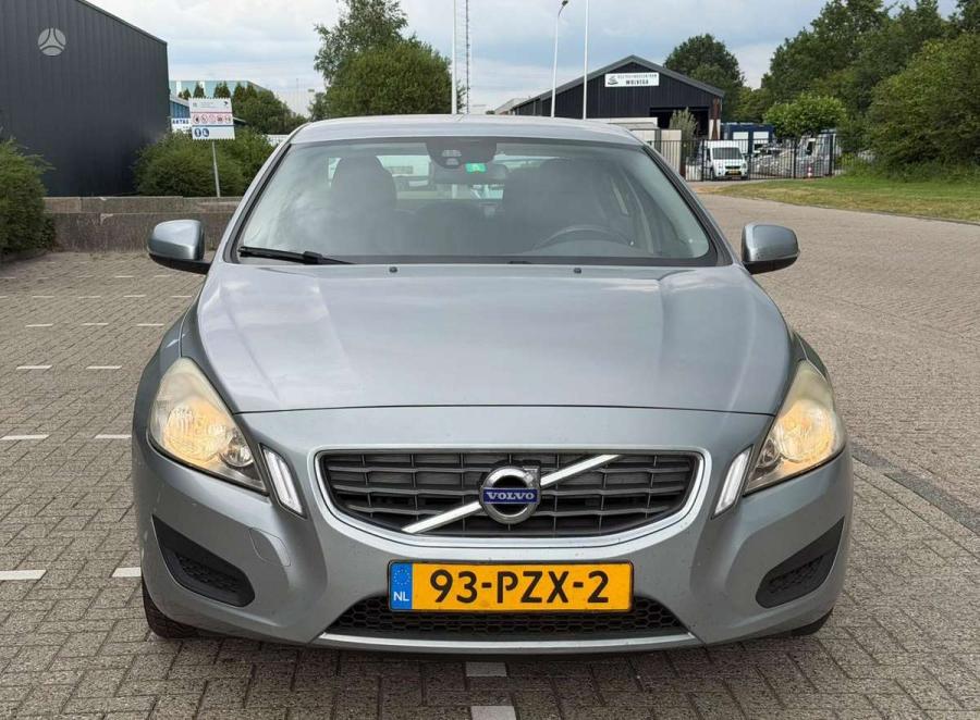 Pelēks Volvo S60 2011 Raseiniai, ar dzinēja tilpumu 1.56 L un nobraukumu 280 tūkst. km par 4350 €, foto 1 vietnē AUTOMOTO.COM.LV