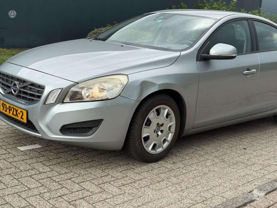 Pelēks Volvo S60 2011 Raseiniai, ar dzinēja tilpumu 1.56 L un nobraukumu 280 tūkst. km par 4350 €, foto 5 vietnē AUTOMOTO.COM.LV
