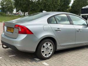 Pelēks Volvo S60 2011 Raseiniai, ar dzinēja tilpumu 1.56 L un nobraukumu 280 tūkst. km par 4350 €, foto 6 vietnē AUTOMOTO.COM.LV