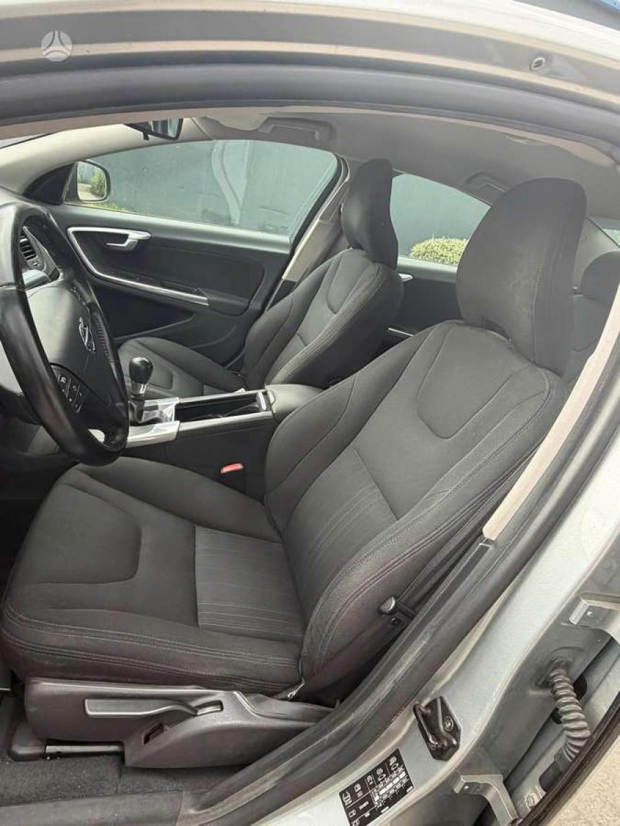 Pelēks Volvo S60 2011 Raseiniai, ar dzinēja tilpumu 1.56 L un nobraukumu 280 tūkst. km par 4350 €, foto 10 vietnē AUTOMOTO.COM.LV