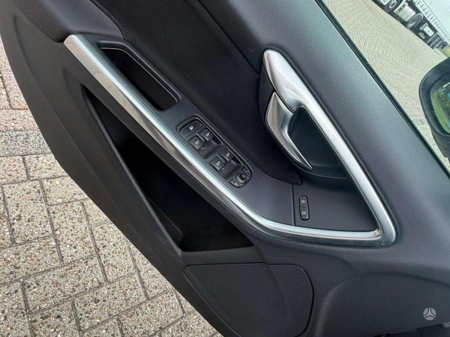 Pelēks Volvo S60 2011 Raseiniai, ar dzinēja tilpumu 1.56 L un nobraukumu 280 tūkst. km par 4350 €, foto 12 vietnē AUTOMOTO.COM.LV