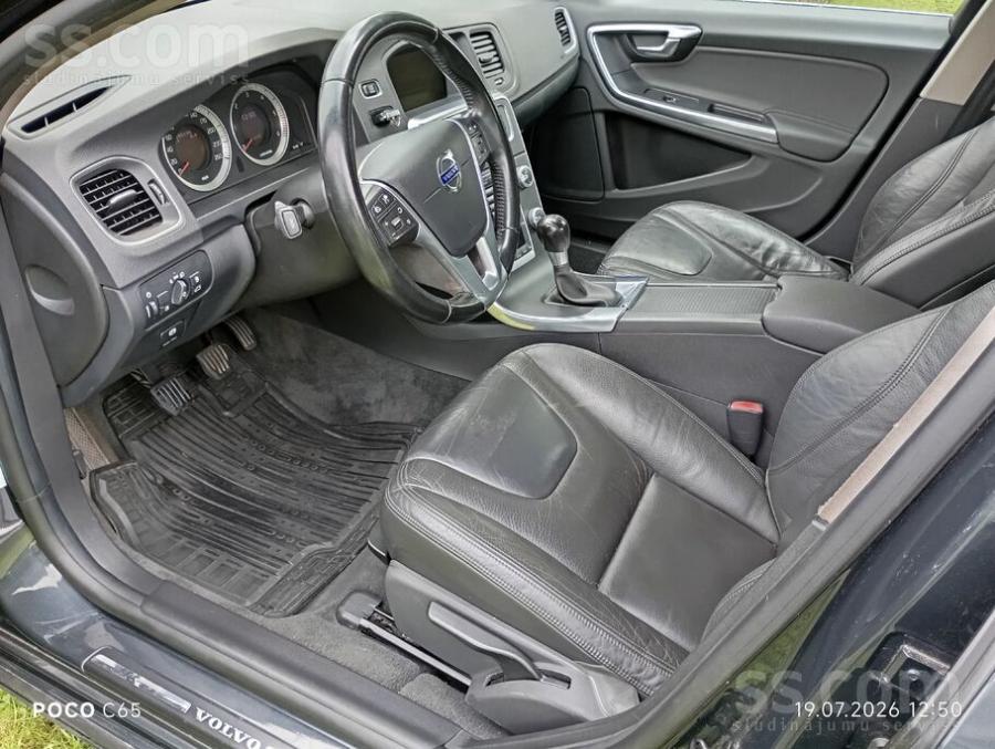 Grey Volvo S60 2011 in Bauska, with an engine capacity of 2.00 L and mileage of 285 thousand km for 5900 €, photo 7 on AUTOMOTO.COM.LV