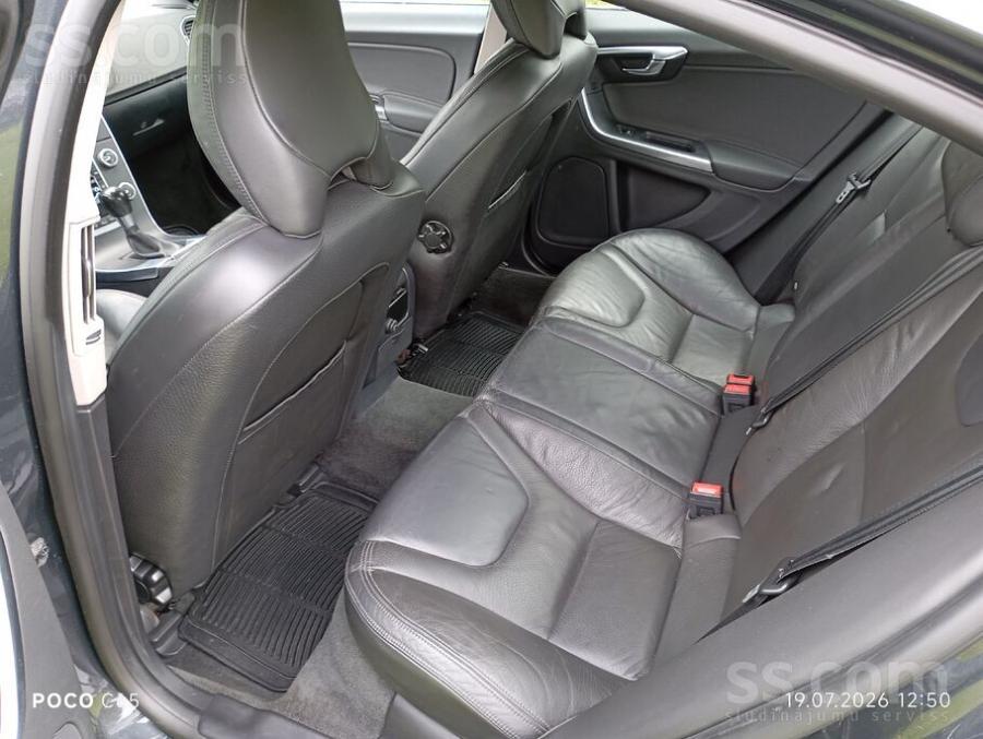 Grey Volvo S60 2011 in Bauska, with an engine capacity of 2.00 L and mileage of 285 thousand km for 5900 €, photo 9 on AUTOMOTO.COM.LV