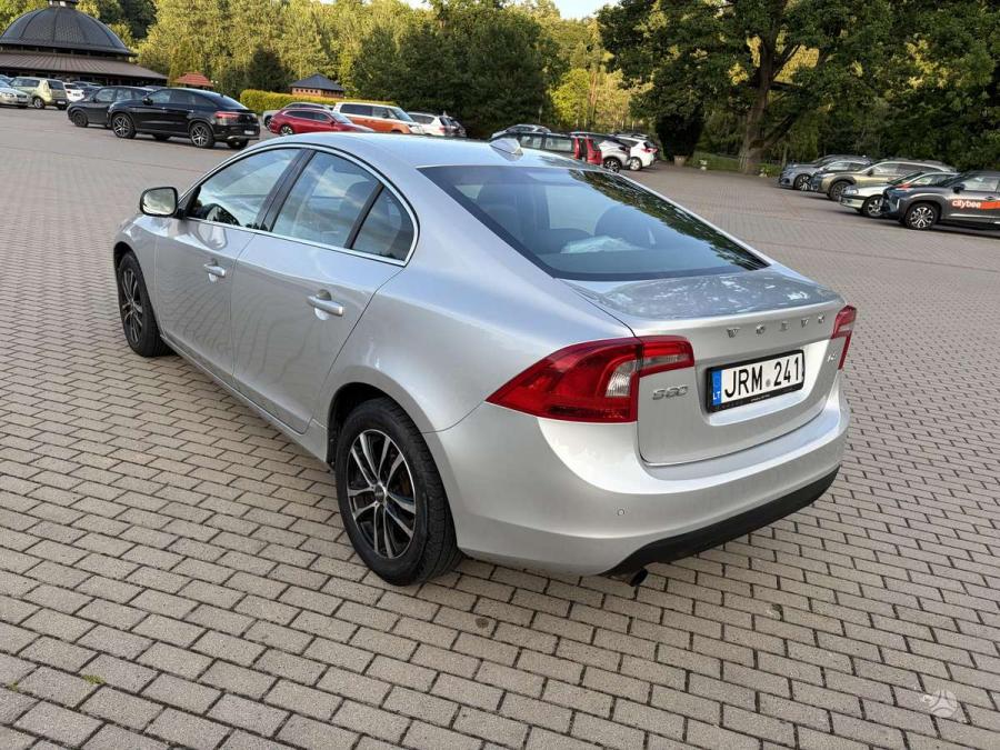 Grey Volvo S60 2011 in Vilnius, with an engine capacity of 1.56 L and mileage of 223 thousand km for 4400 €, photo 1 on AUTOMOTO.COM.LV