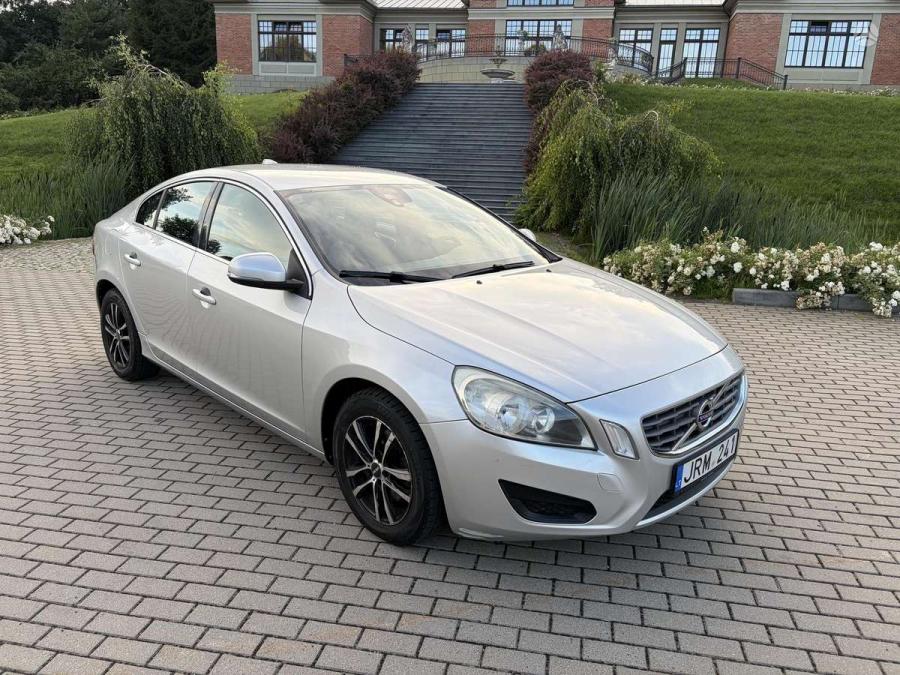 Grey Volvo S60 2011 in Vilnius, with an engine capacity of 1.56 L and mileage of 223 thousand km for 4400 €, photo 5 on AUTOMOTO.COM.LV