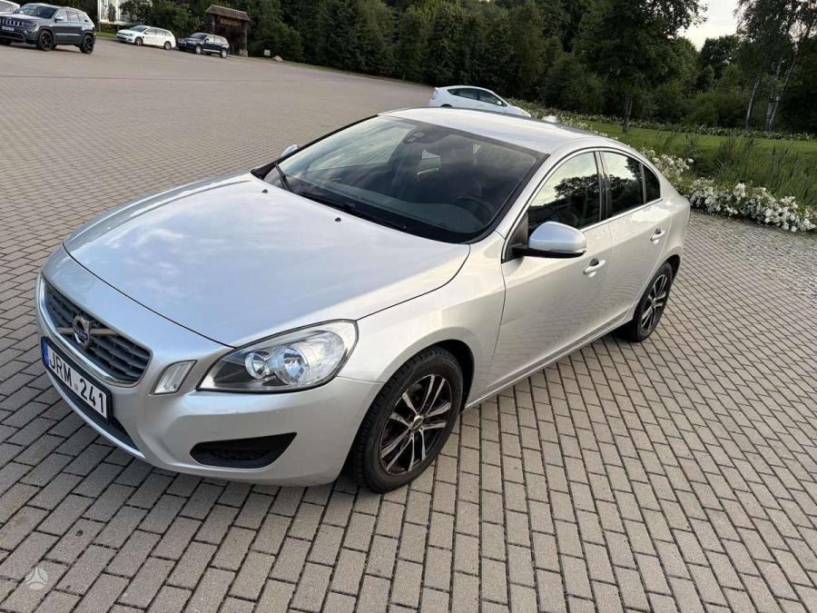 Grey Volvo S60 2011 in Vilnius, with an engine capacity of 1.56 L and mileage of 223 thousand km for 4400 €, photo 6 on AUTOMOTO.COM.LV