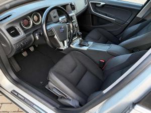 Grey Volvo S60 2011 in Vilnius, with an engine capacity of 1.56 L and mileage of 223 thousand km for 4400 €, photo 8 on AUTOMOTO.COM.LV