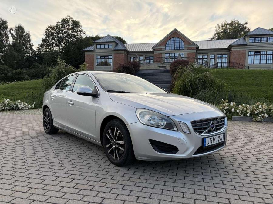 Grey Volvo S60 2011 in Vilnius, with an engine capacity of 1.56 L and mileage of 223 thousand km for 4400 €, photo 14 on AUTOMOTO.COM.LV
