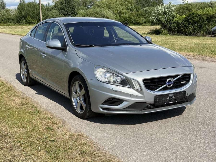 Pelēks Volvo S60 2011 Vilkaviškis, ar dzinēja tilpumu 2.00 L un nobraukumu 211 tūkst. km par 5199 €, foto 4 vietnē AUTOMOTO.COM.LV