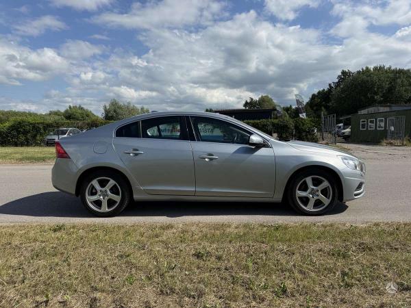 Pelēks Volvo S60 2011 Vilkaviškis, ar dzinēja tilpumu 2.00 L un nobraukumu 211 tūkst. km par 5199 €, foto 4 vietnē AUTOMOTO.COM.LV