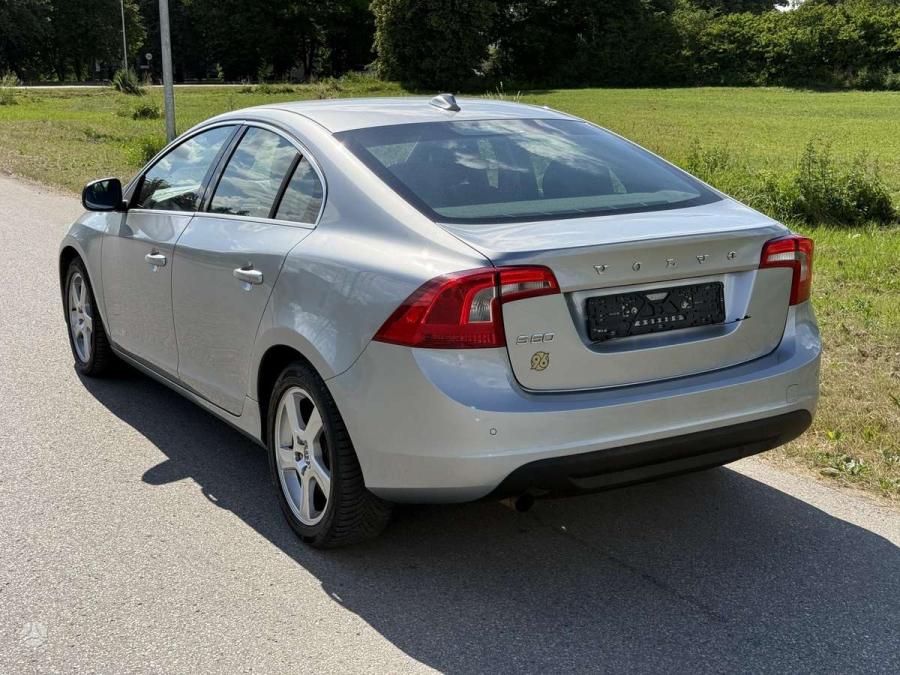 Pelēks Volvo S60 2011 Vilkaviškis, ar dzinēja tilpumu 2.00 L un nobraukumu 211 tūkst. km par 5199 €, foto 7 vietnē AUTOMOTO.COM.LV