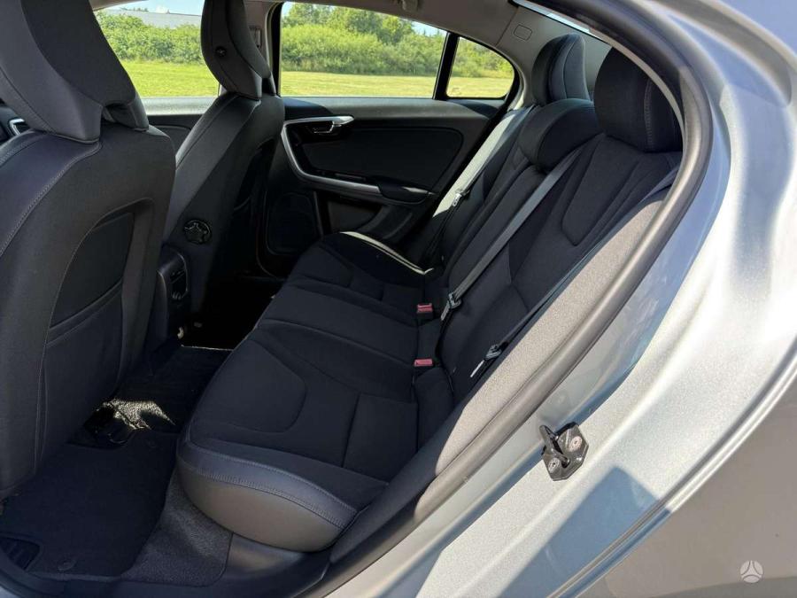 Pelēks Volvo S60 2011 Vilkaviškis, ar dzinēja tilpumu 2.00 L un nobraukumu 211 tūkst. km par 5199 €, foto 9 vietnē AUTOMOTO.COM.LV