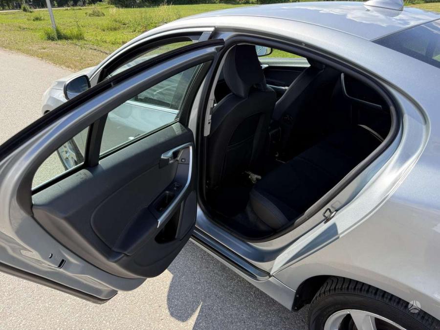Pelēks Volvo S60 2011 Vilkaviškis, ar dzinēja tilpumu 2.00 L un nobraukumu 211 tūkst. km par 5199 €, foto 10 vietnē AUTOMOTO.COM.LV