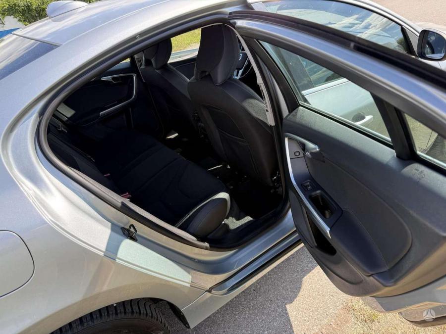 Pelēks Volvo S60 2011 Vilkaviškis, ar dzinēja tilpumu 2.00 L un nobraukumu 211 tūkst. km par 5199 €, foto 12 vietnē AUTOMOTO.COM.LV