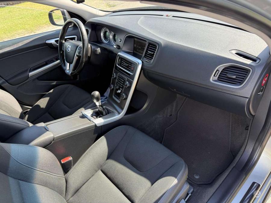 Pelēks Volvo S60 2011 Vilkaviškis, ar dzinēja tilpumu 2.00 L un nobraukumu 211 tūkst. km par 5199 €, foto 15 vietnē AUTOMOTO.COM.LV