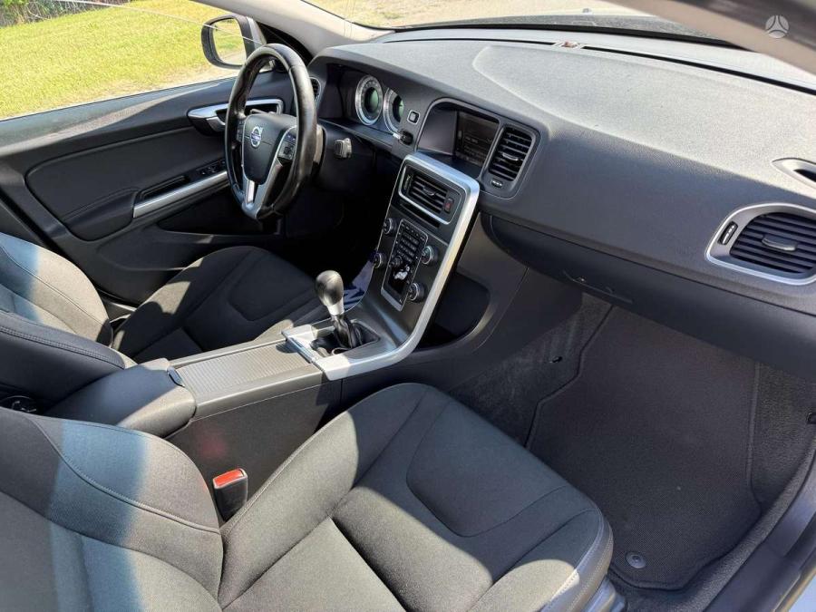 Pelēks Volvo S60 2011 Vilkaviškis, ar dzinēja tilpumu 2.00 L un nobraukumu 211 tūkst. km par 5199 €, foto 16 vietnē AUTOMOTO.COM.LV
