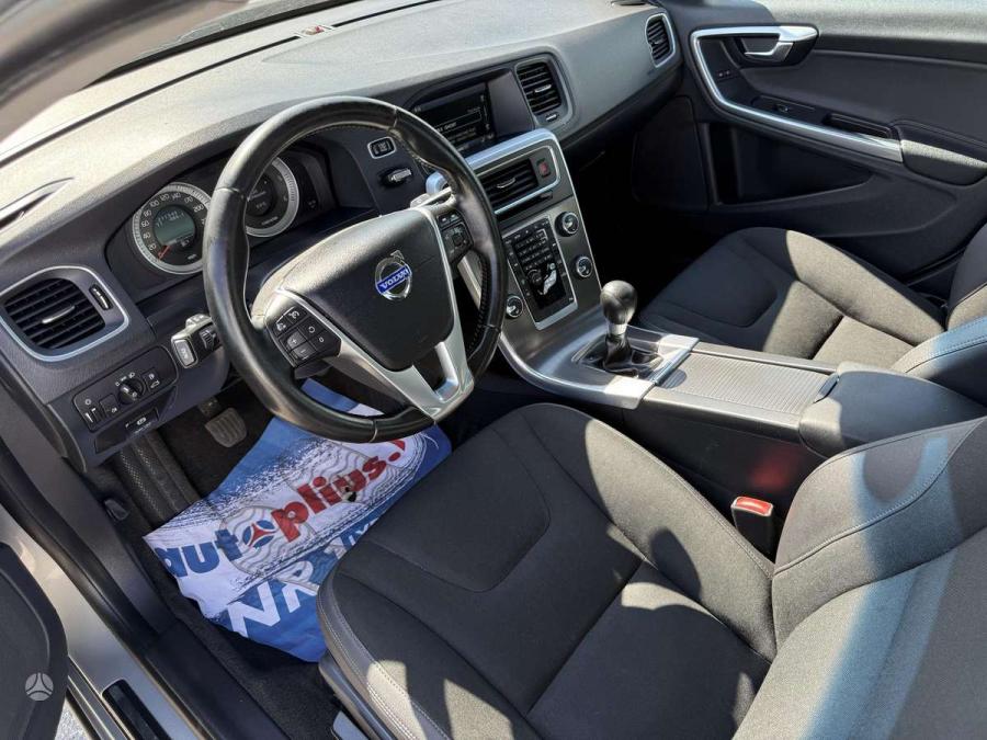Pelēks Volvo S60 2011 Vilkaviškis, ar dzinēja tilpumu 2.00 L un nobraukumu 211 tūkst. km par 5199 €, foto 17 vietnē AUTOMOTO.COM.LV