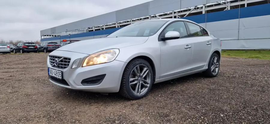 Pelēks Volvo S60 2011 Daugavpils, ar dzinēja tilpumu 1.60 L un nobraukumu 254 tūkst. km par 6499 €, foto 1 vietnē AUTOMOTO.COM.LV