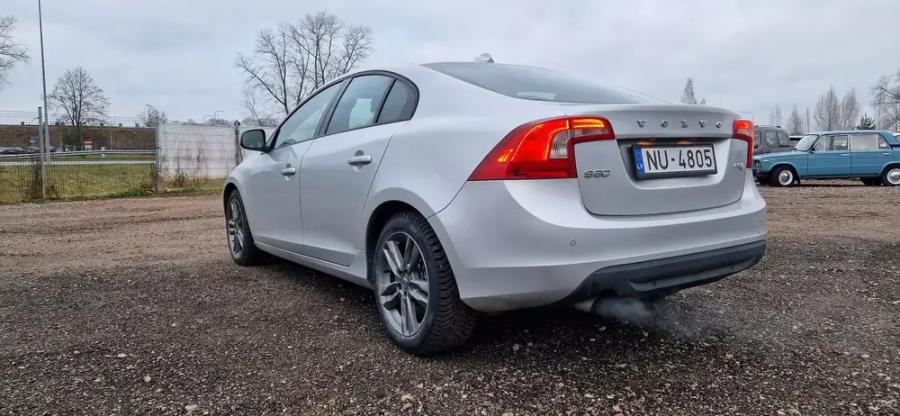 Pelēks Volvo S60 2011 Daugavpils, ar dzinēja tilpumu 1.60 L un nobraukumu 254 tūkst. km par 6499 €, foto 4 vietnē AUTOMOTO.COM.LV