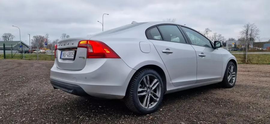 Pelēks Volvo S60 2011 Daugavpils, ar dzinēja tilpumu 1.60 L un nobraukumu 254 tūkst. km par 6499 €, foto 6 vietnē AUTOMOTO.COM.LV