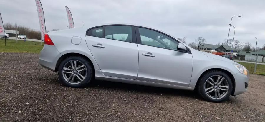 Pelēks Volvo S60 2011 Daugavpils, ar dzinēja tilpumu 1.60 L un nobraukumu 254 tūkst. km par 6499 €, foto 7 vietnē AUTOMOTO.COM.LV